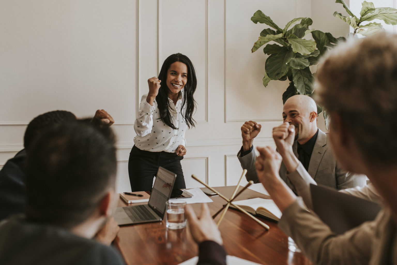 Employee Incentive Programs to Motivate and Engage Your Staff